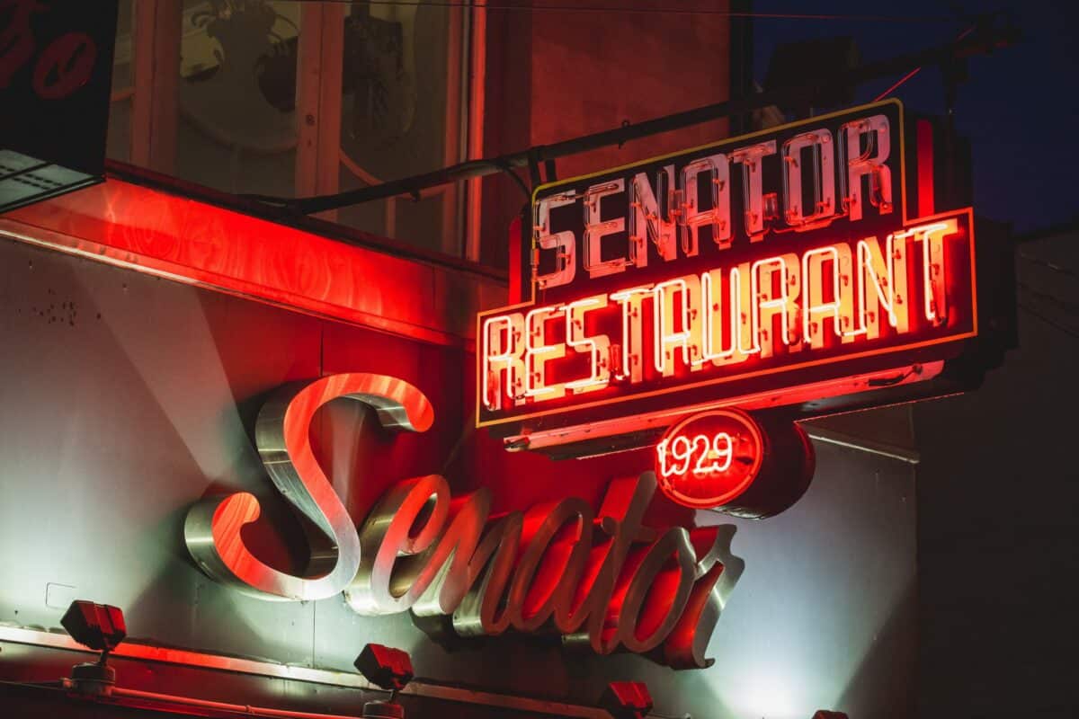 The Senator Restaurant - Downtown Toronto Hotels