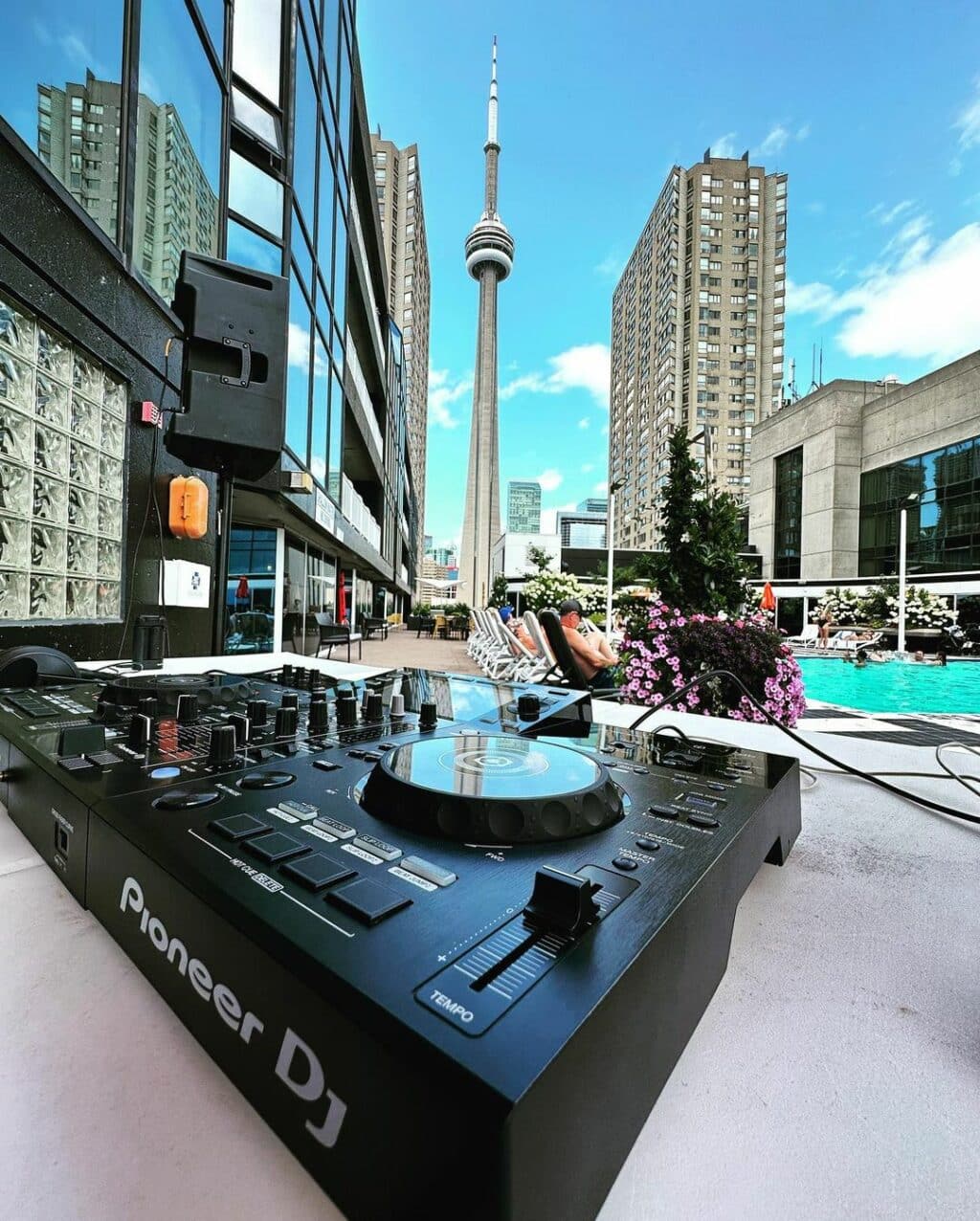 Best Patios in Downtown Toronto - Downtown Toronto Hotels