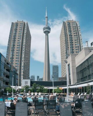 The Lakeview Pool Lounge - Downtown Toronto Hotels