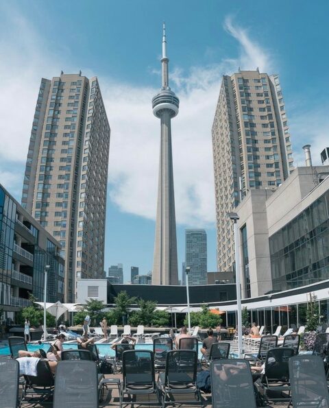 The Lakeview Pool Lounge - Downtown Toronto Hotels
